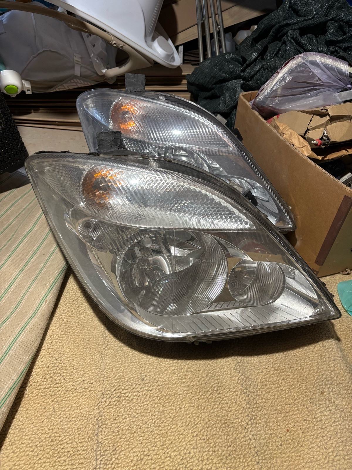 Mercedes Sprinter W906 far desni ORIGINAL