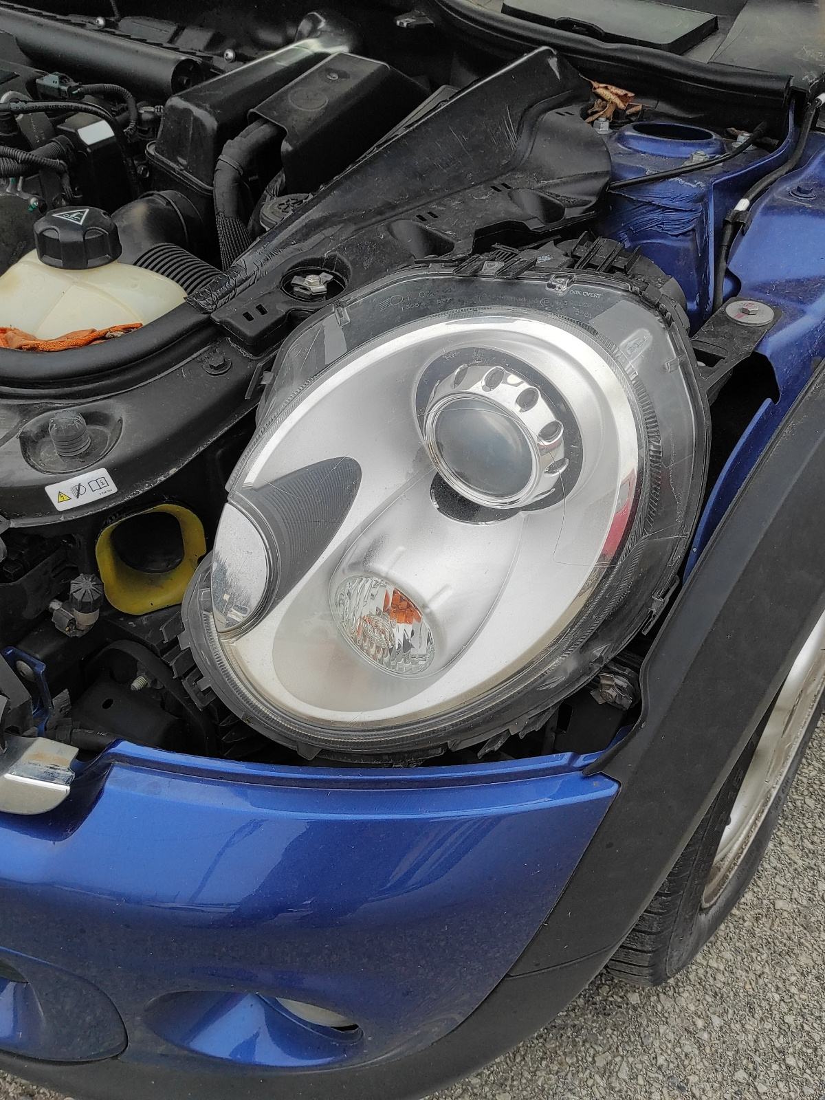 Mini Cooper One R56 prednji lijevi far 030126528300