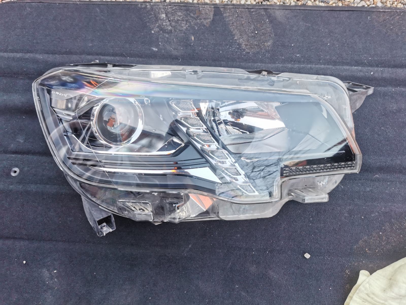 Peugeot Rifter far desni 9816827180