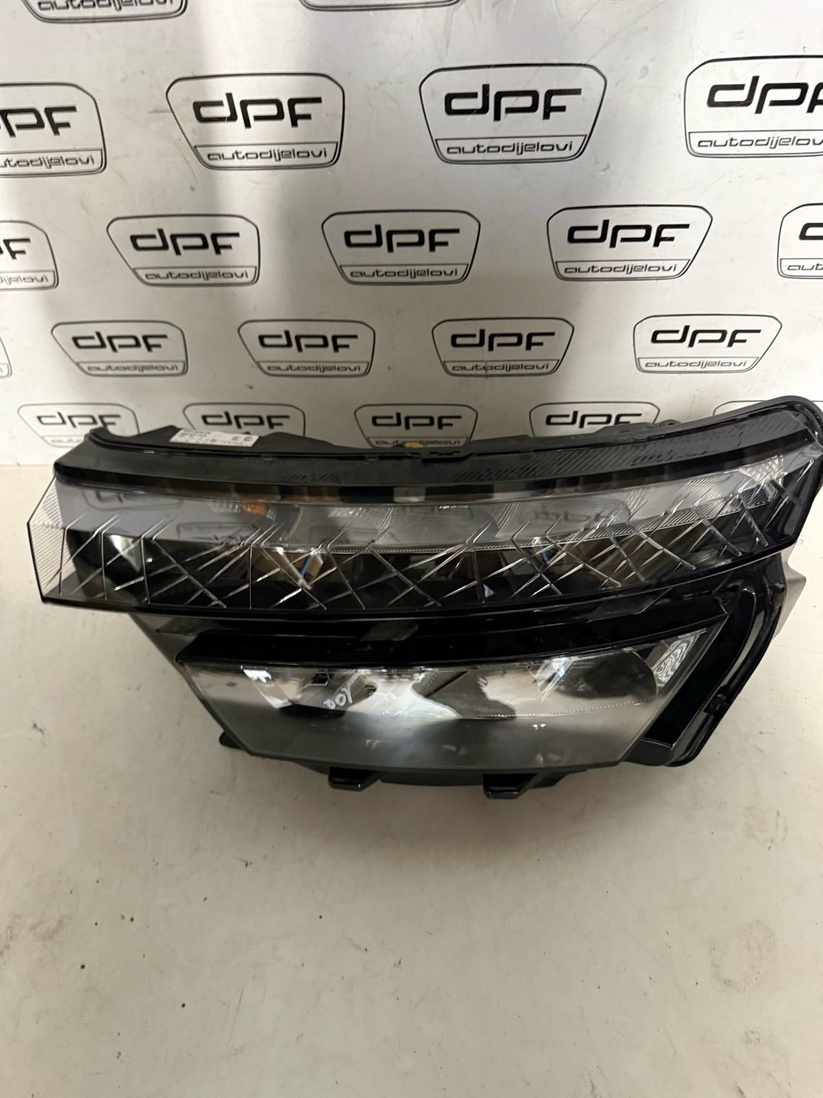 Škoda Kamiq full LED far lijevi