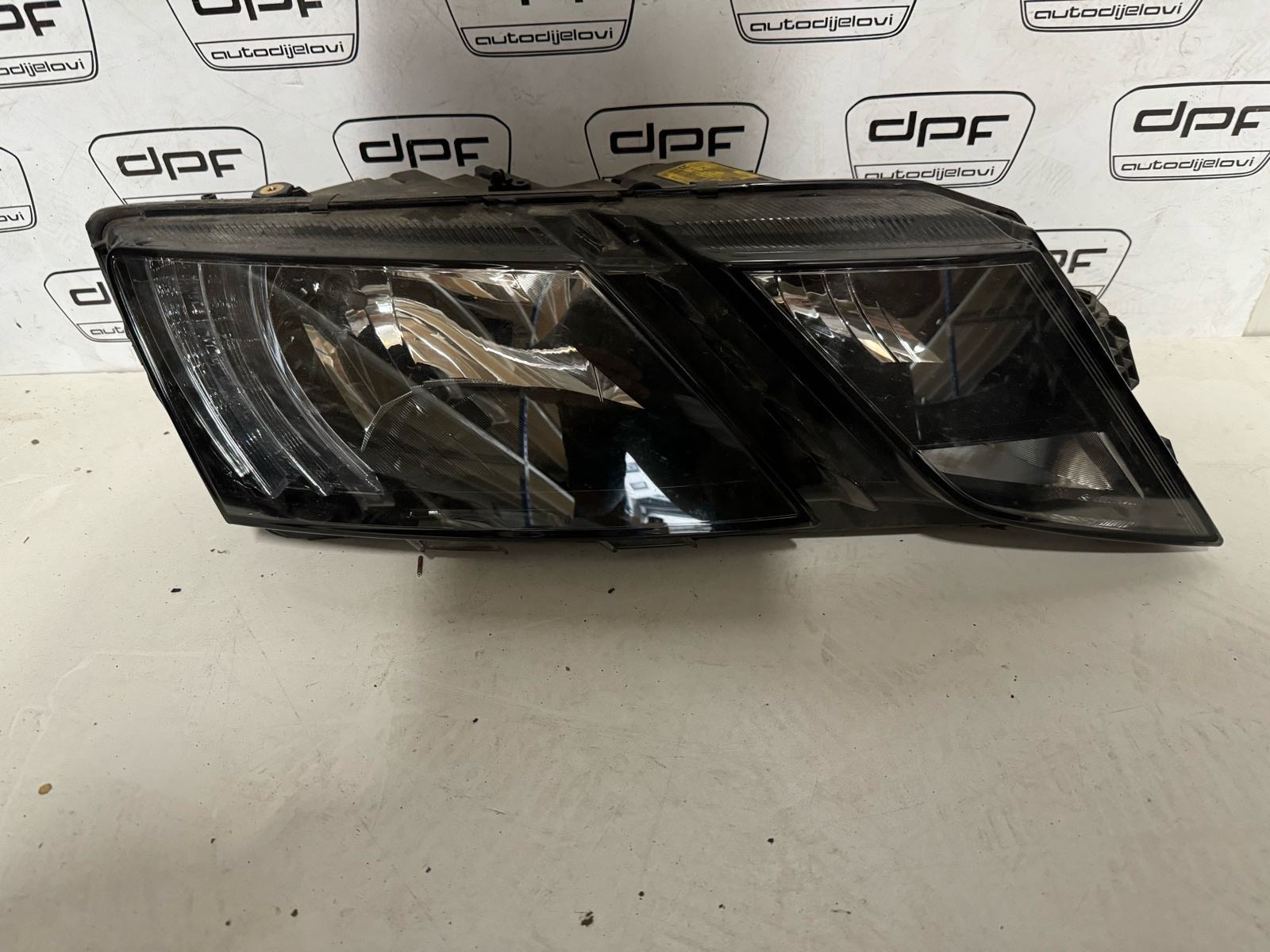 škoda octavia 3 far halogeni