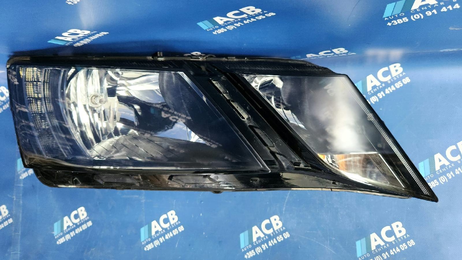 Škoda Octavia III Facelift - Desni far 5E1941016C