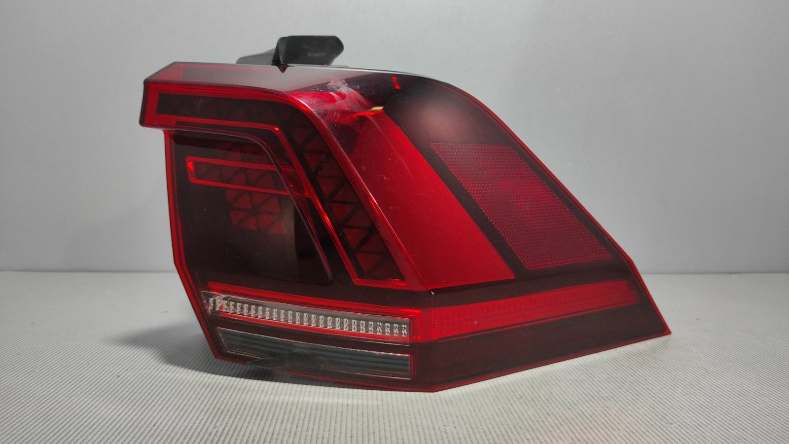 STOP SVJETLO VW PASSAT B8 > 14- 5NA945428A 149862