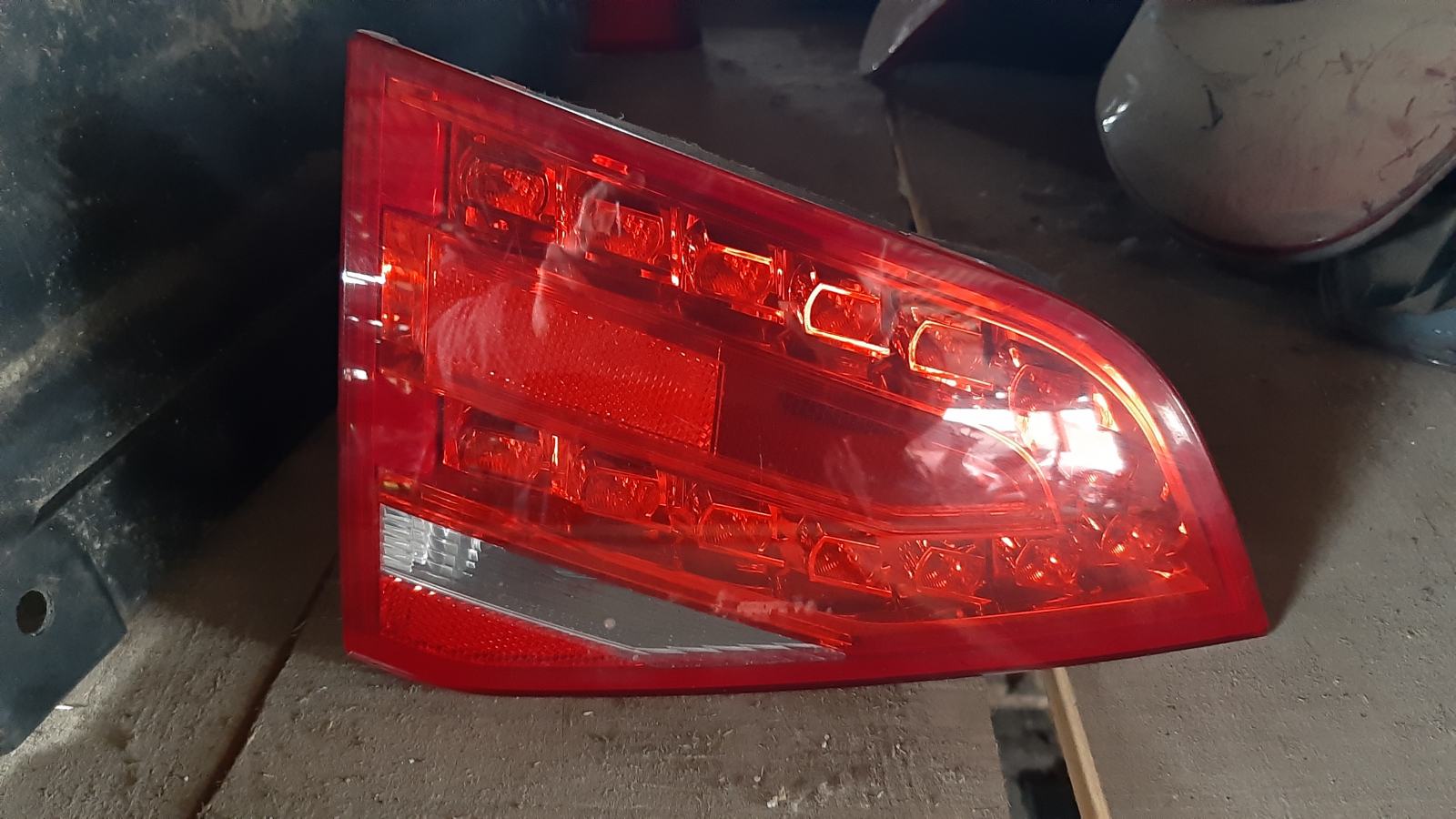 Stražnje svjetlo Lijevo AUDI A4 B8 Karavan/SEDAN 07-11 oe;8K5945093B