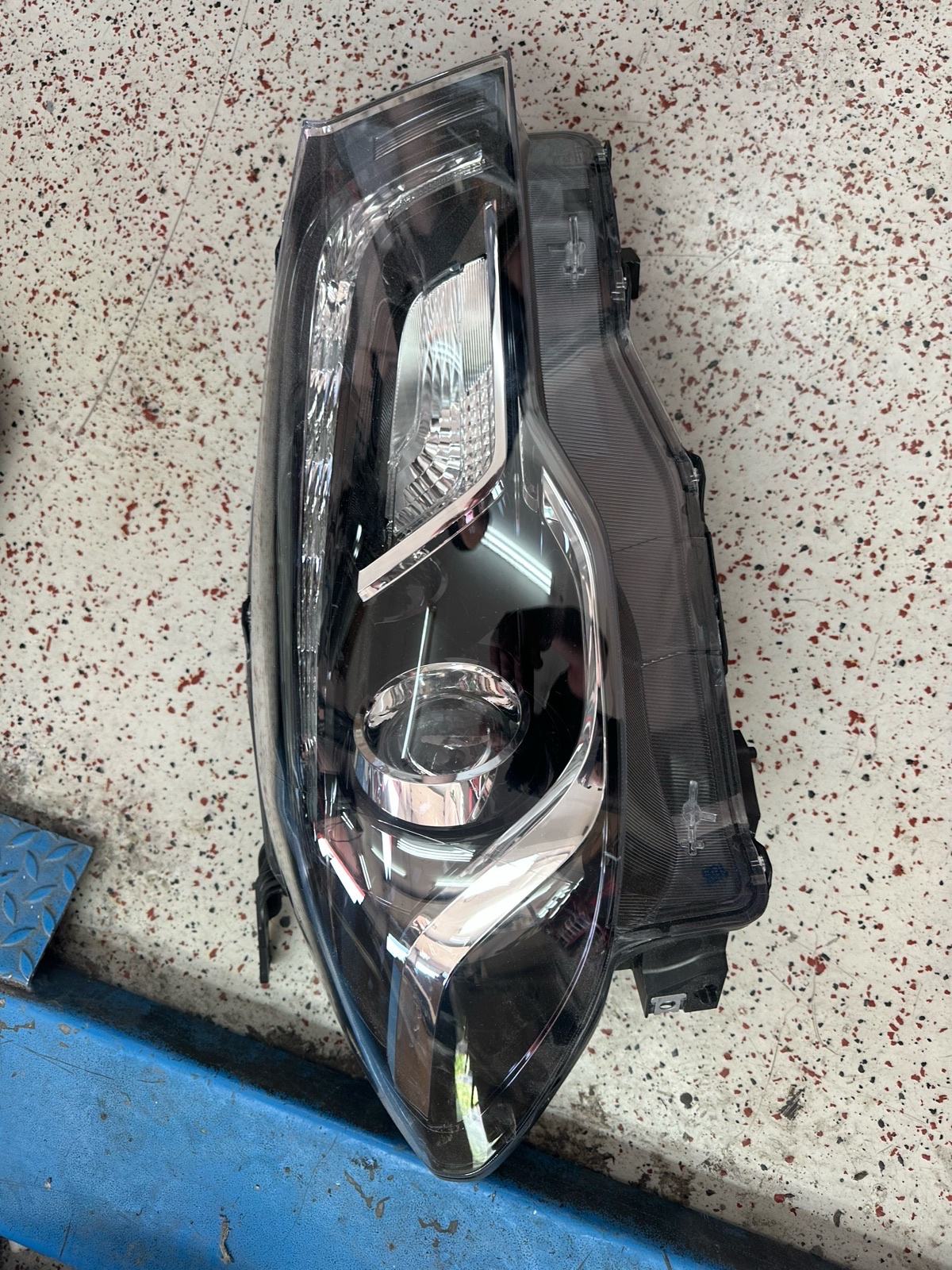 Suzuki s cross led far desni novo