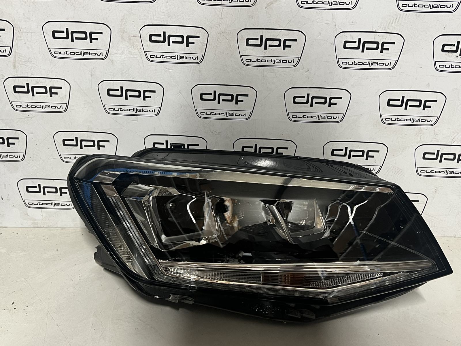 VW CADDY DESNI LED FAR