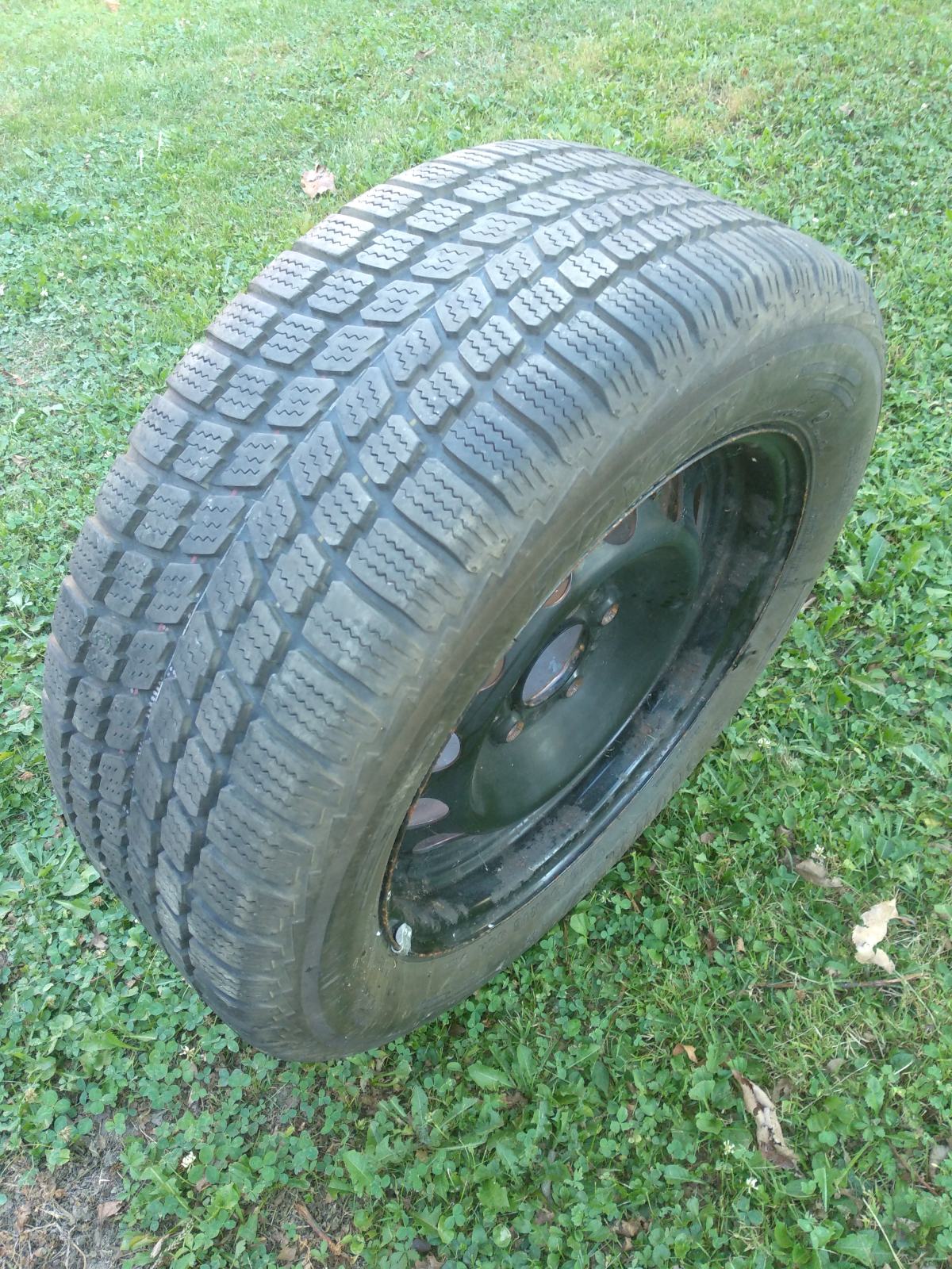felga i guma u dobrom stanju, komada 1