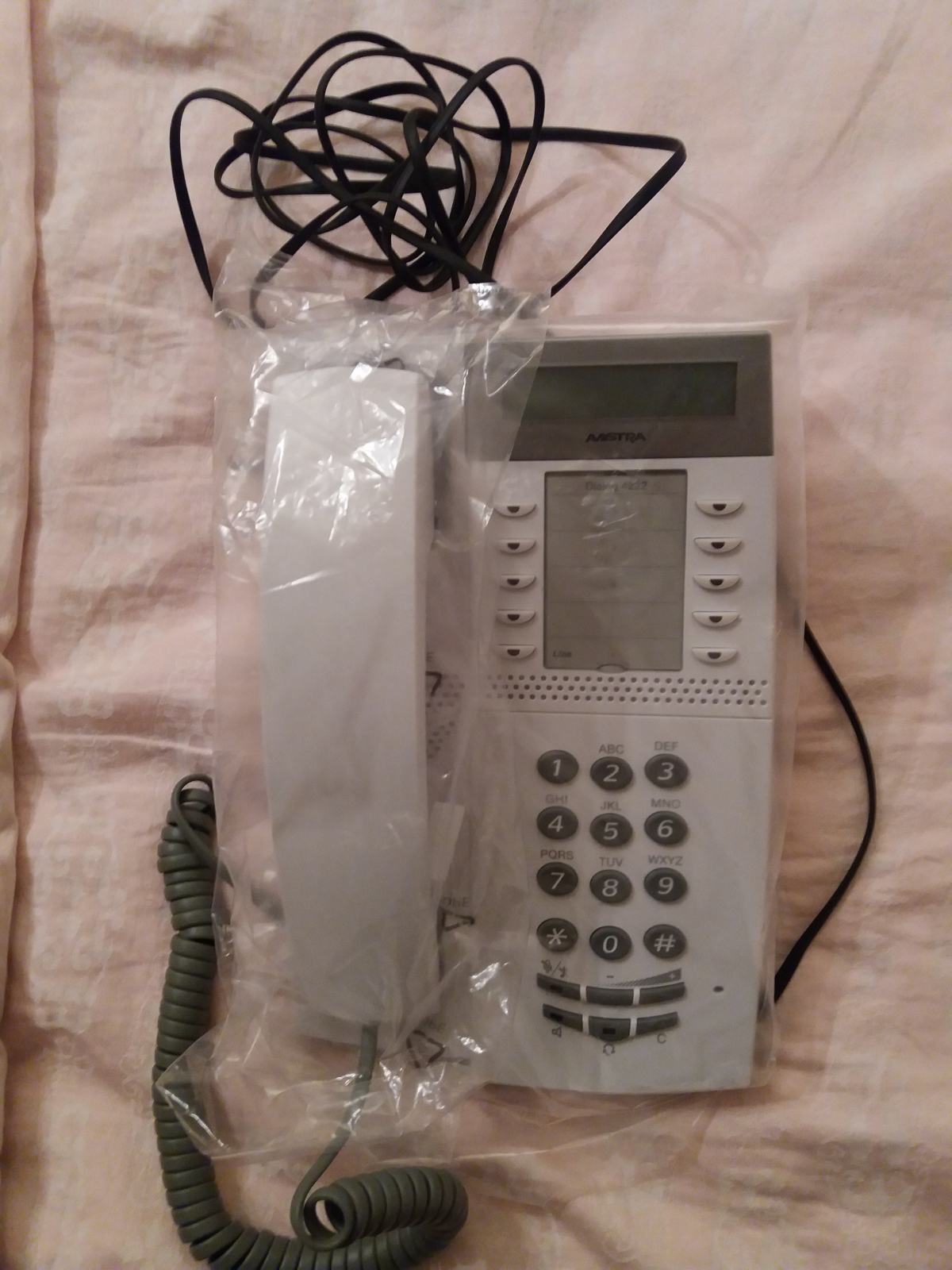 Aastra dialog 4222 digitalni telefon - NOVO