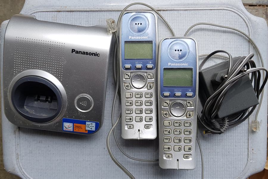 Digitalni bežični telefon Panasonic KX-TG7200FX sa dvije slušalice
