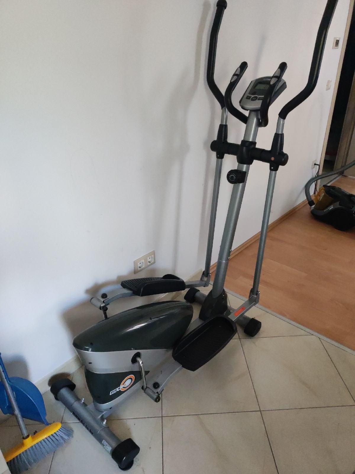 Orbitrek, sačuvan, 100€ (750kn)