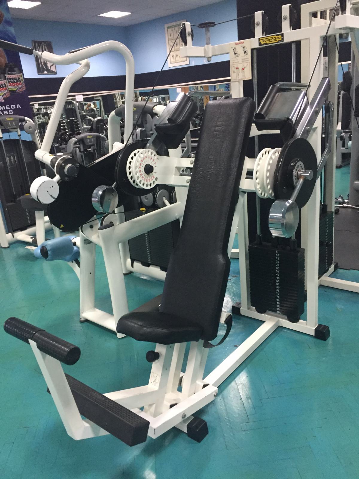 Pullover mašina Technogym linija Lux