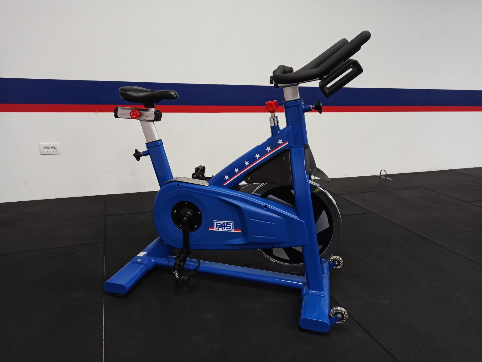 Spinner, indoor cycling, staticni bicikl za fitness