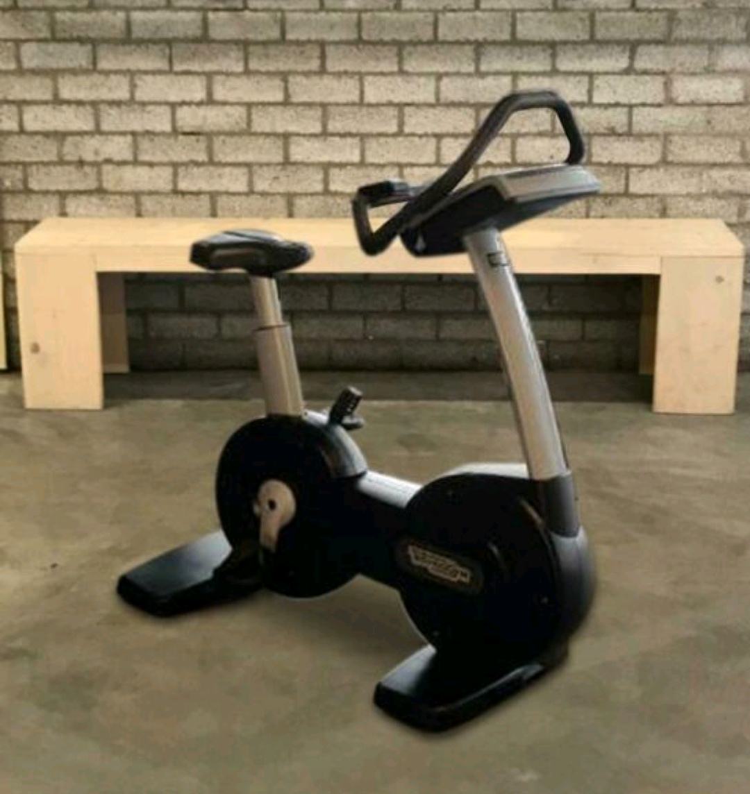 TECHNOGYM UPRIGHT BIKE TYPE EXCITE LED KONZOLA