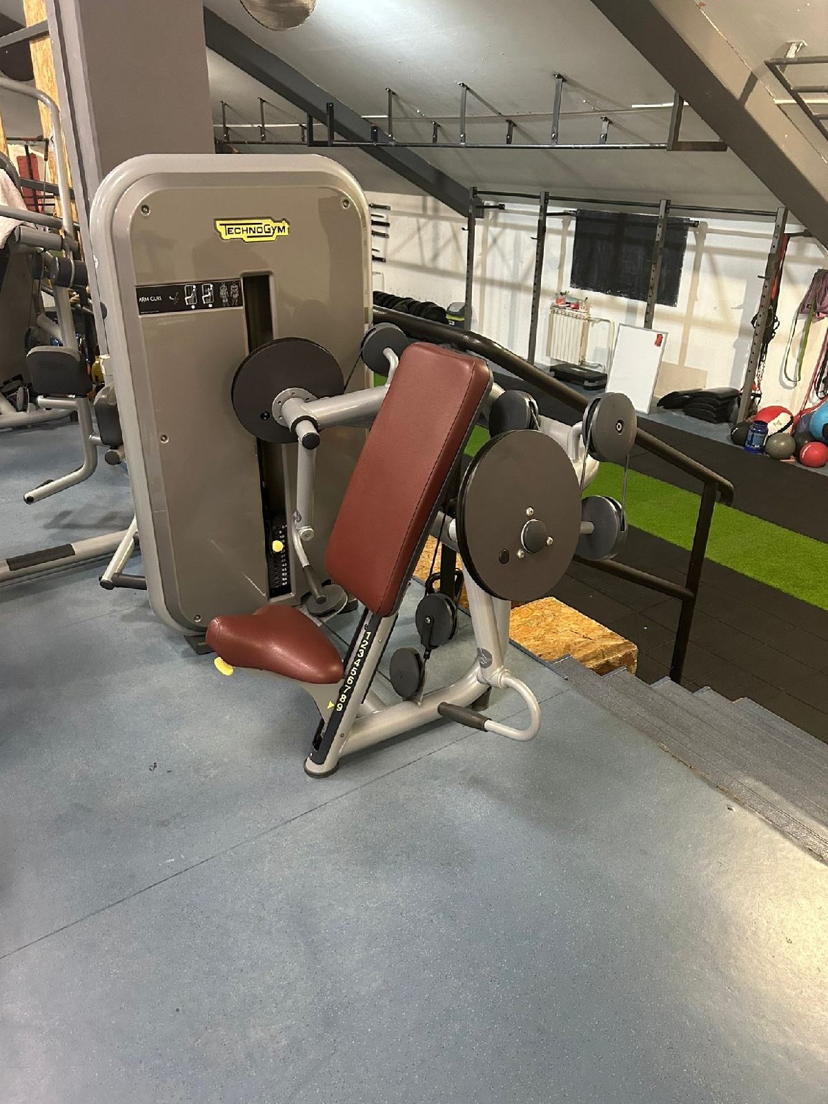 sprava za biceps pregib Techno gym