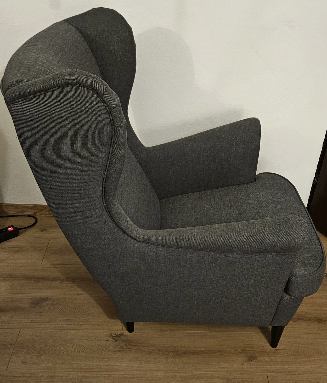 Fotelja IKEA STRANDMON tamno siva kao nova