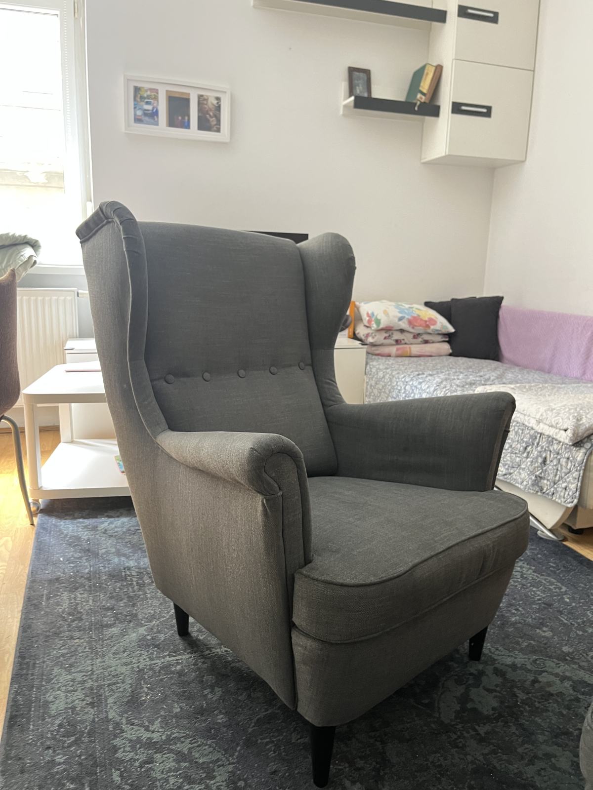 IKEA Strandmon fotelja i tabure