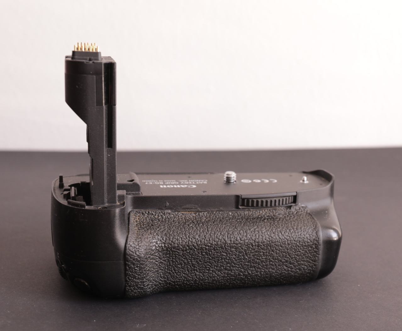 Original battery grip za Canon 7D (BG-E7)