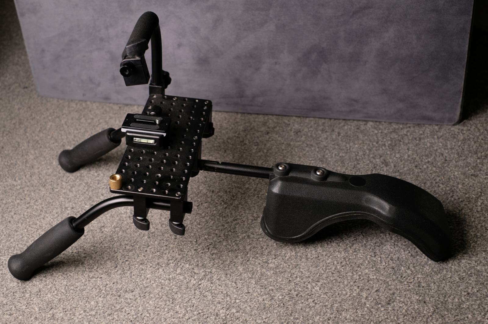 Shoulder rig za kameru Flycam