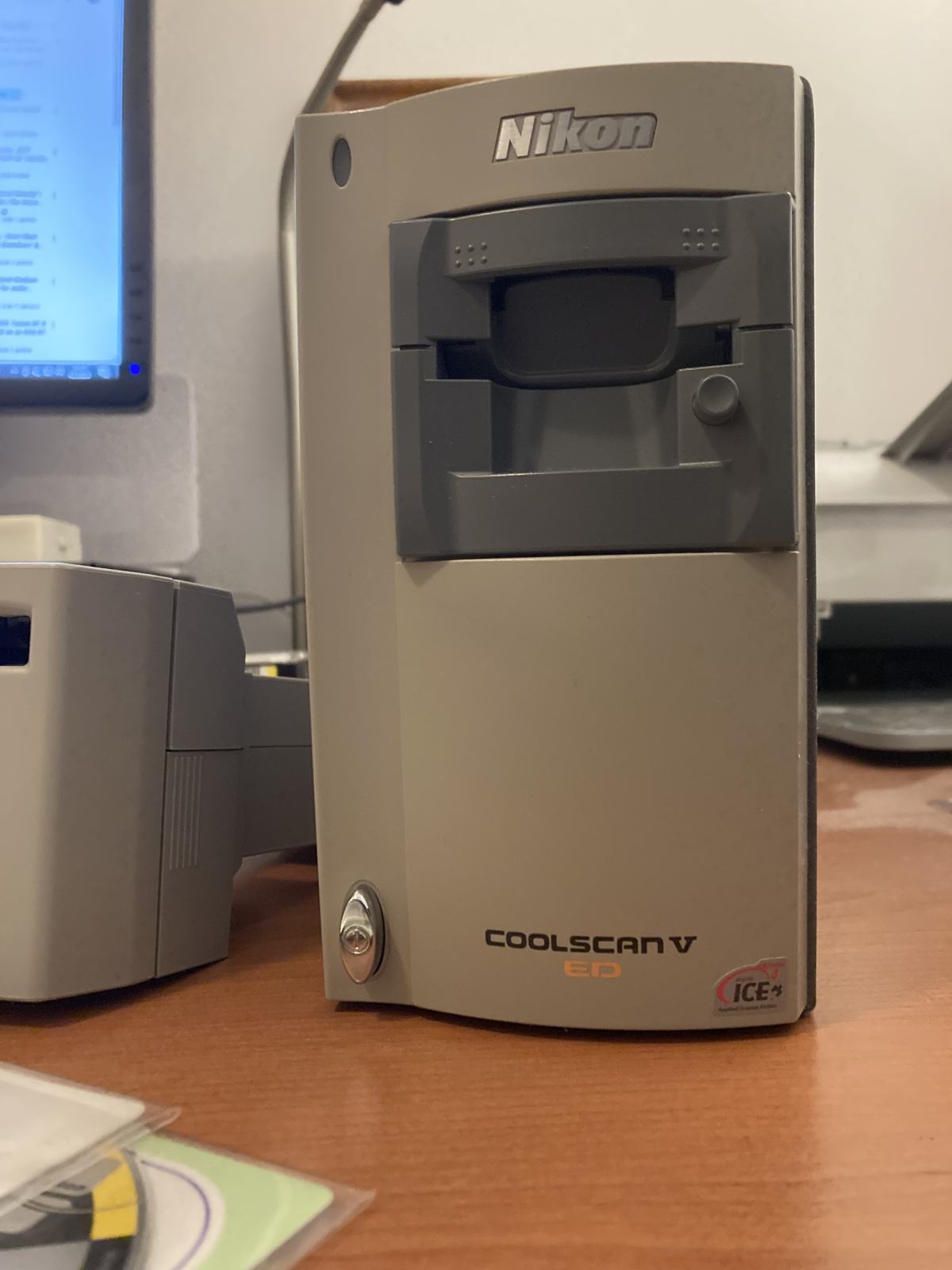 Skener za dijapozitive Nikon Coolscan V ED
