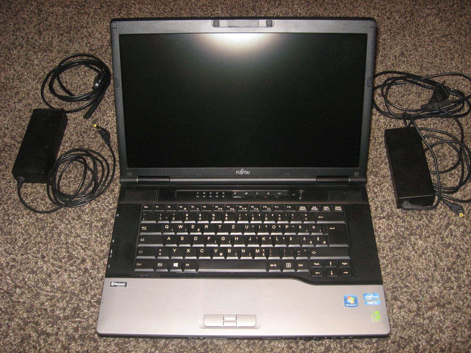 Fujitsu Lifebook E752 Core i5 8GB RAM 500GB HDD + 2 x docking station
