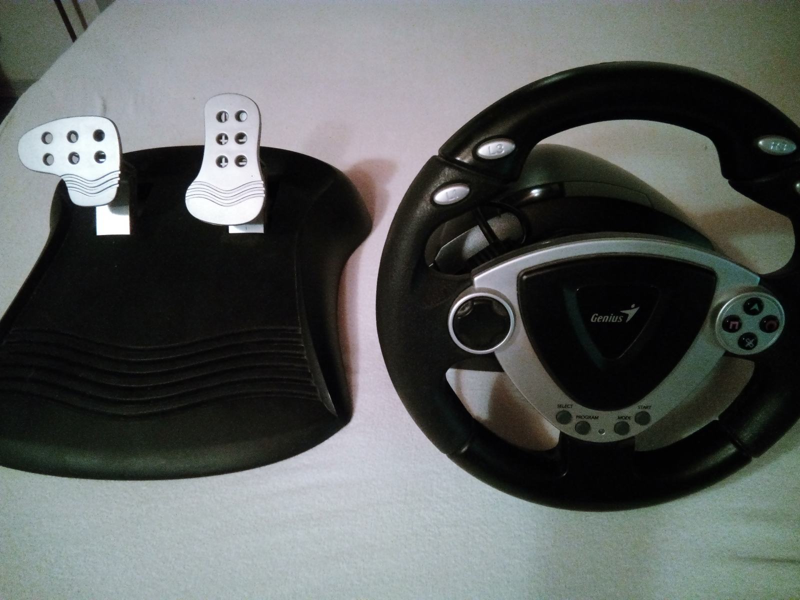 Genius Twin Wheel 900FF Leather Feeling Wheel