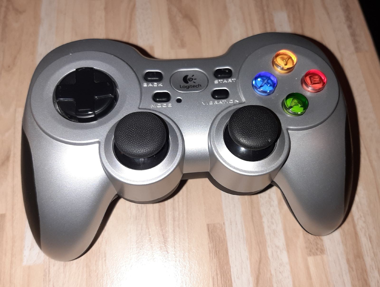 Logitech gamepad kontroler F710