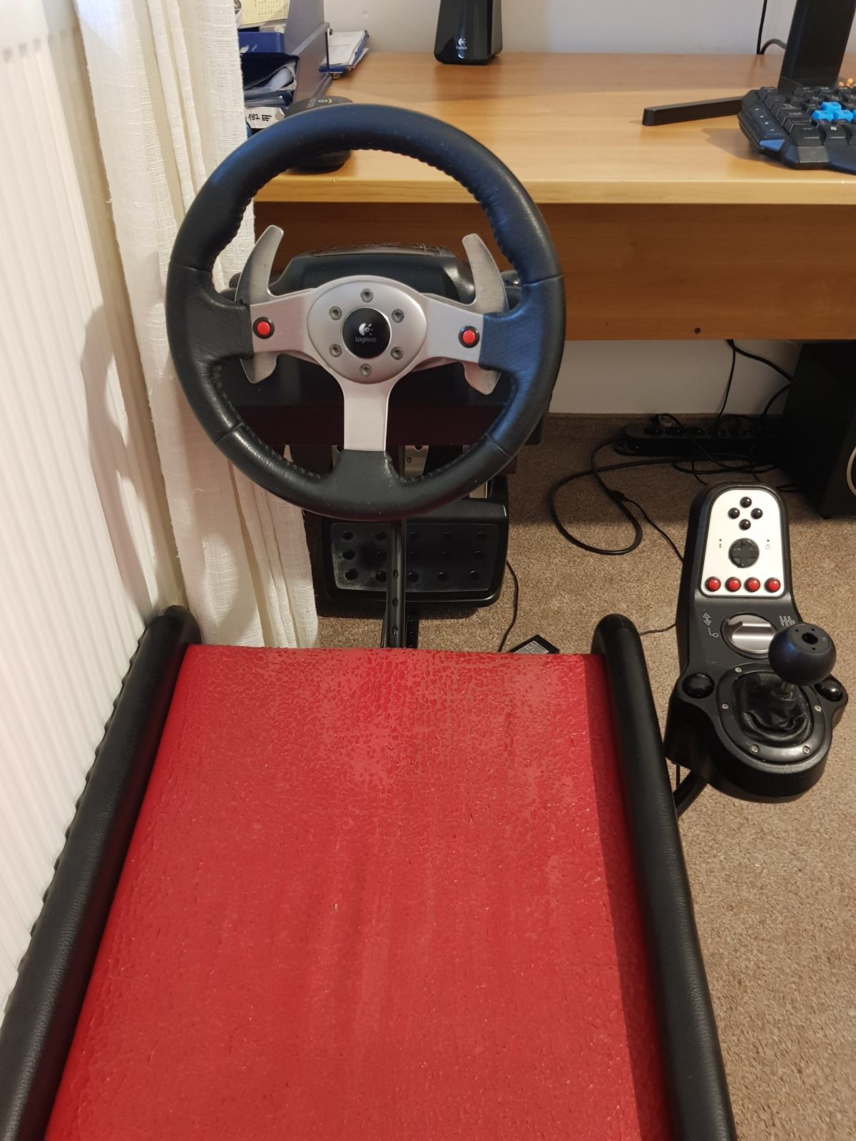 Logitech g25 volan s mjenjačem + sjedalo