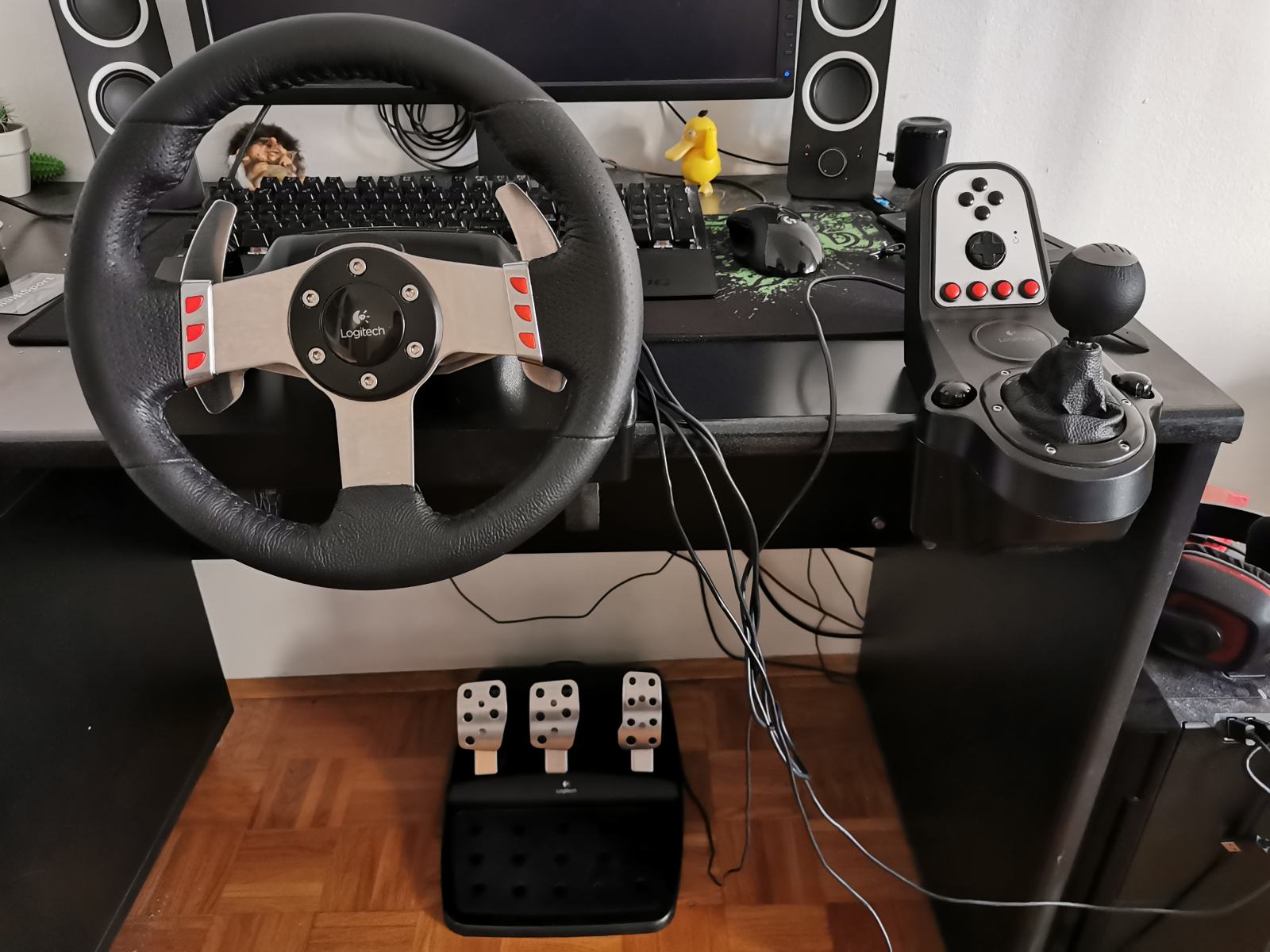 Logitech G27 s postoljem