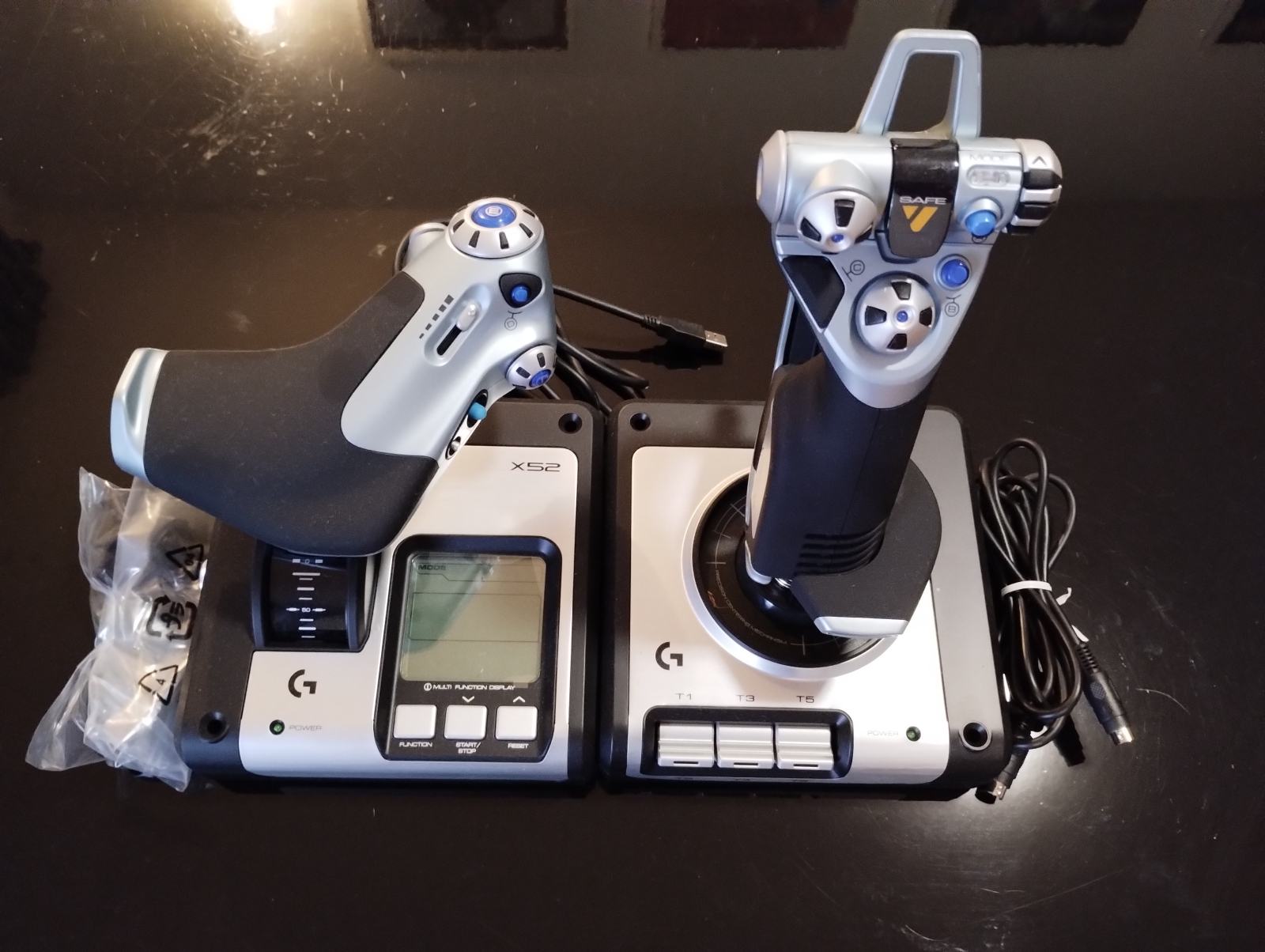 LOGITECH Saitek X52 Flight control system (HOTAS)