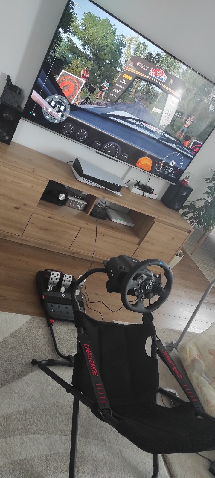 Logitech TRUEFORCE Racing wheel G923 za PS5 i PC , a sjedalo gratis!