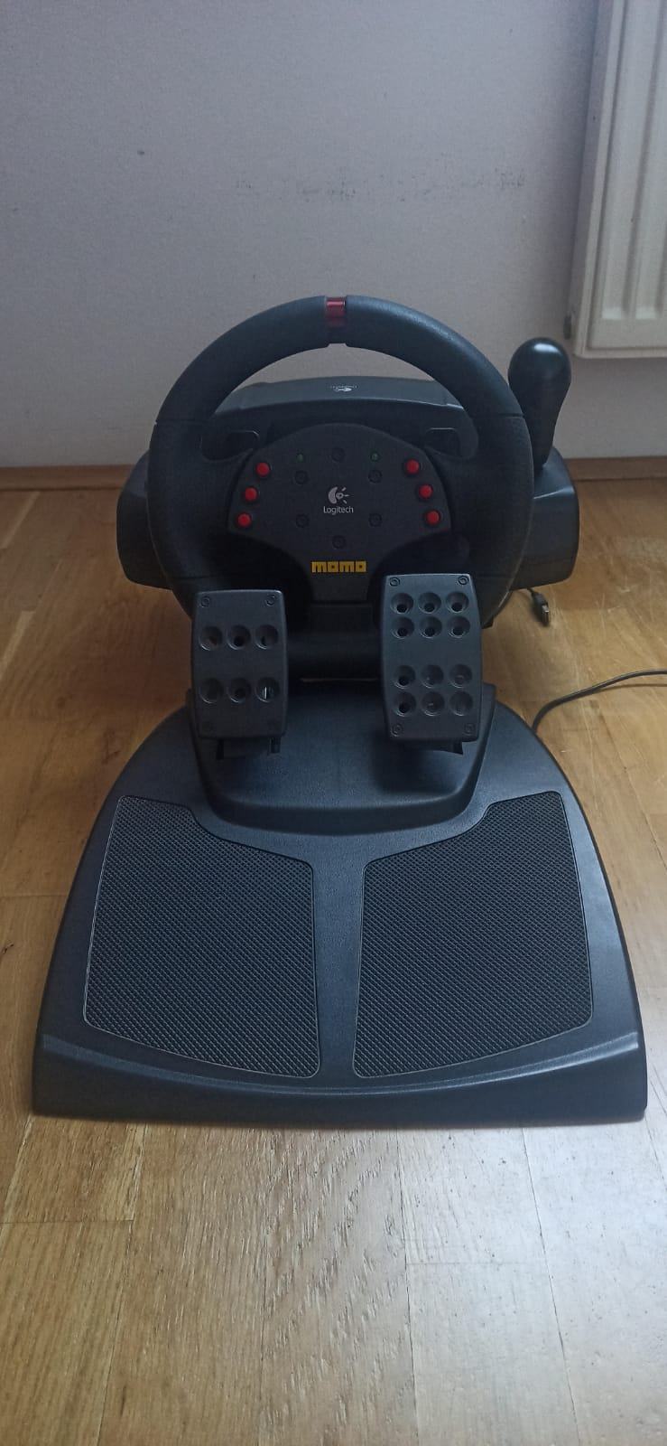 MOMO Racing Wheel