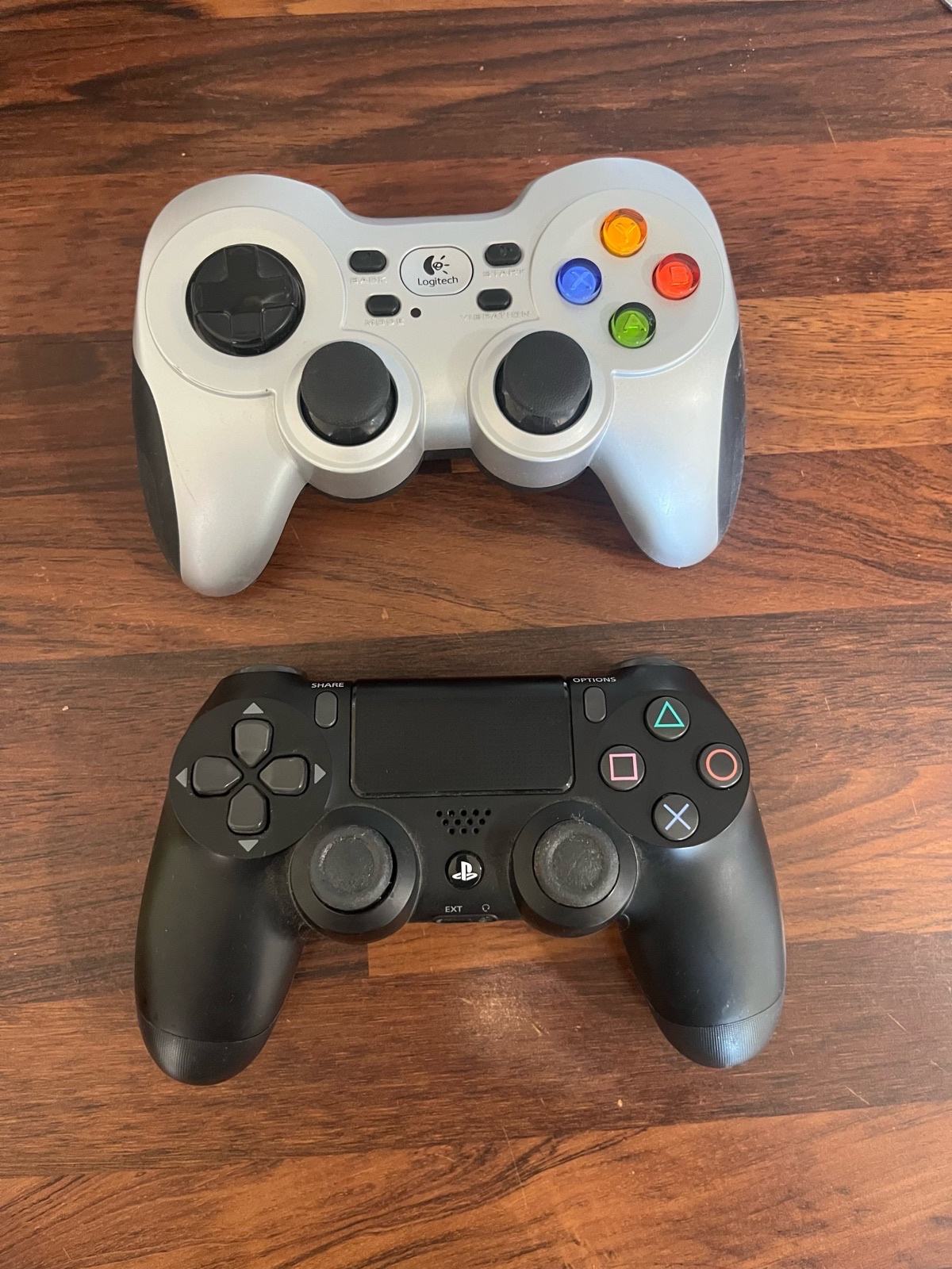 PRODAJEM: PlayStation DualShock 4 i Logitech F710 bežične kontrolere