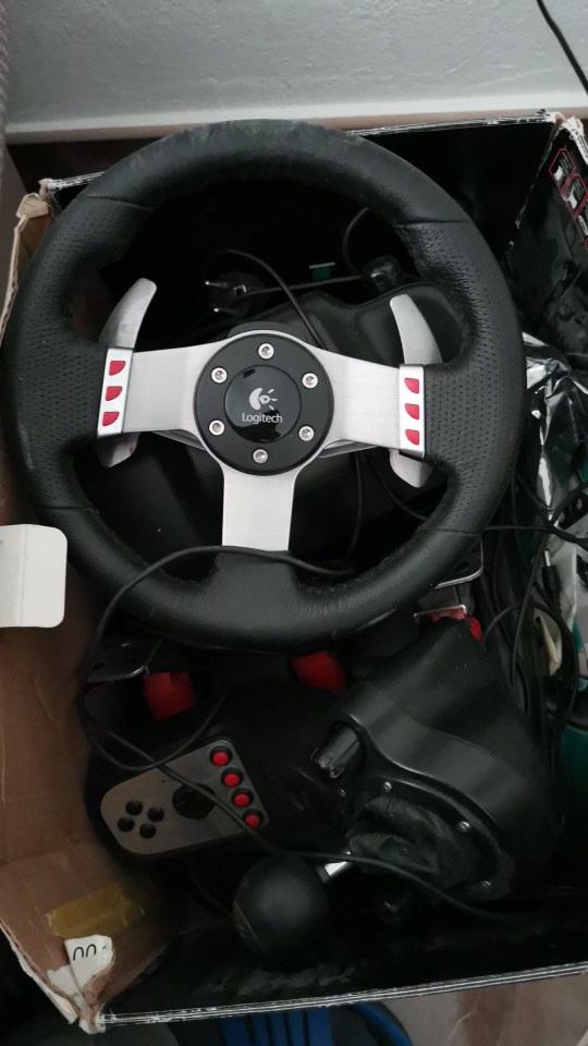 Prodajem volan Logitech G27