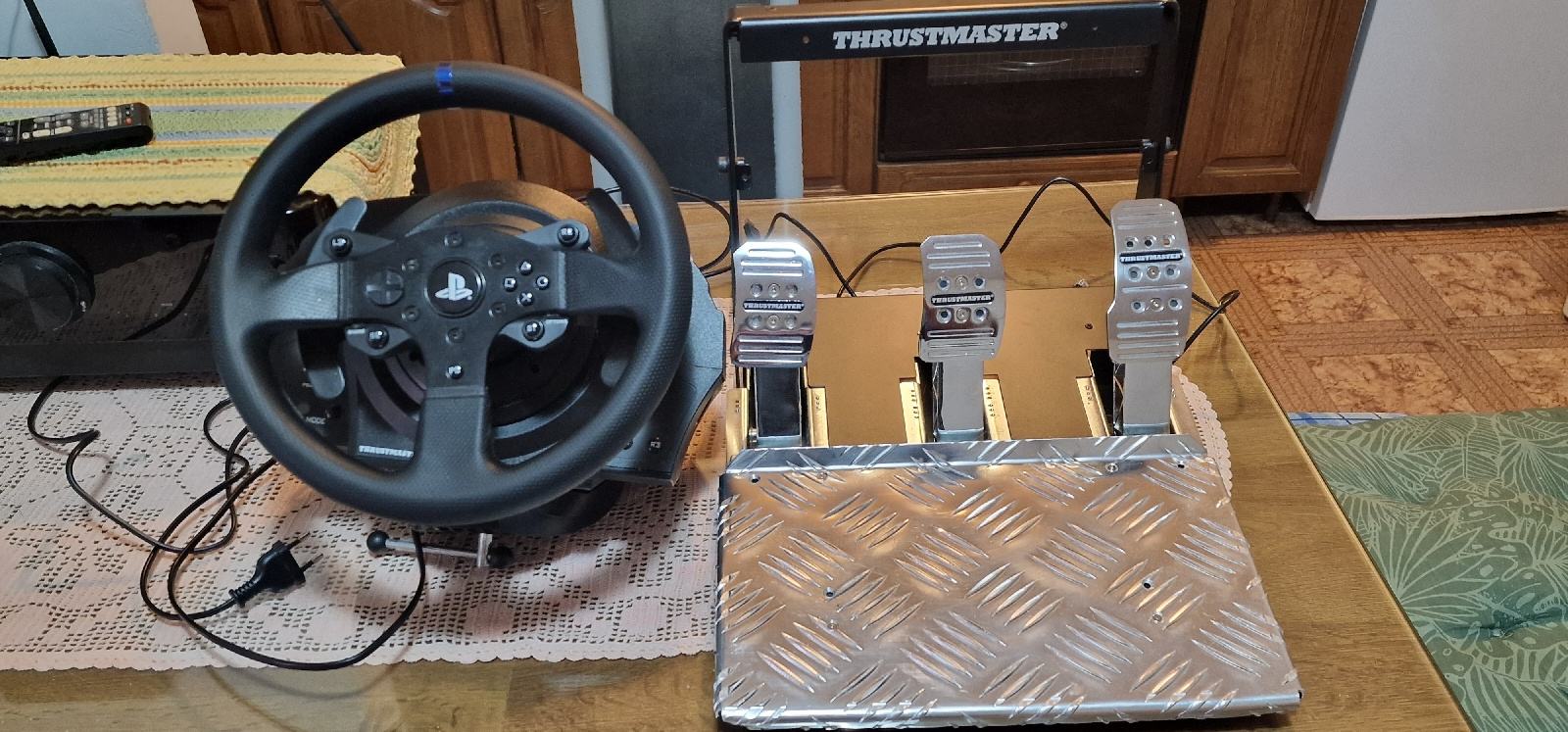 THRUSTMASTER T300 PS4,PS3,XBOX,PC