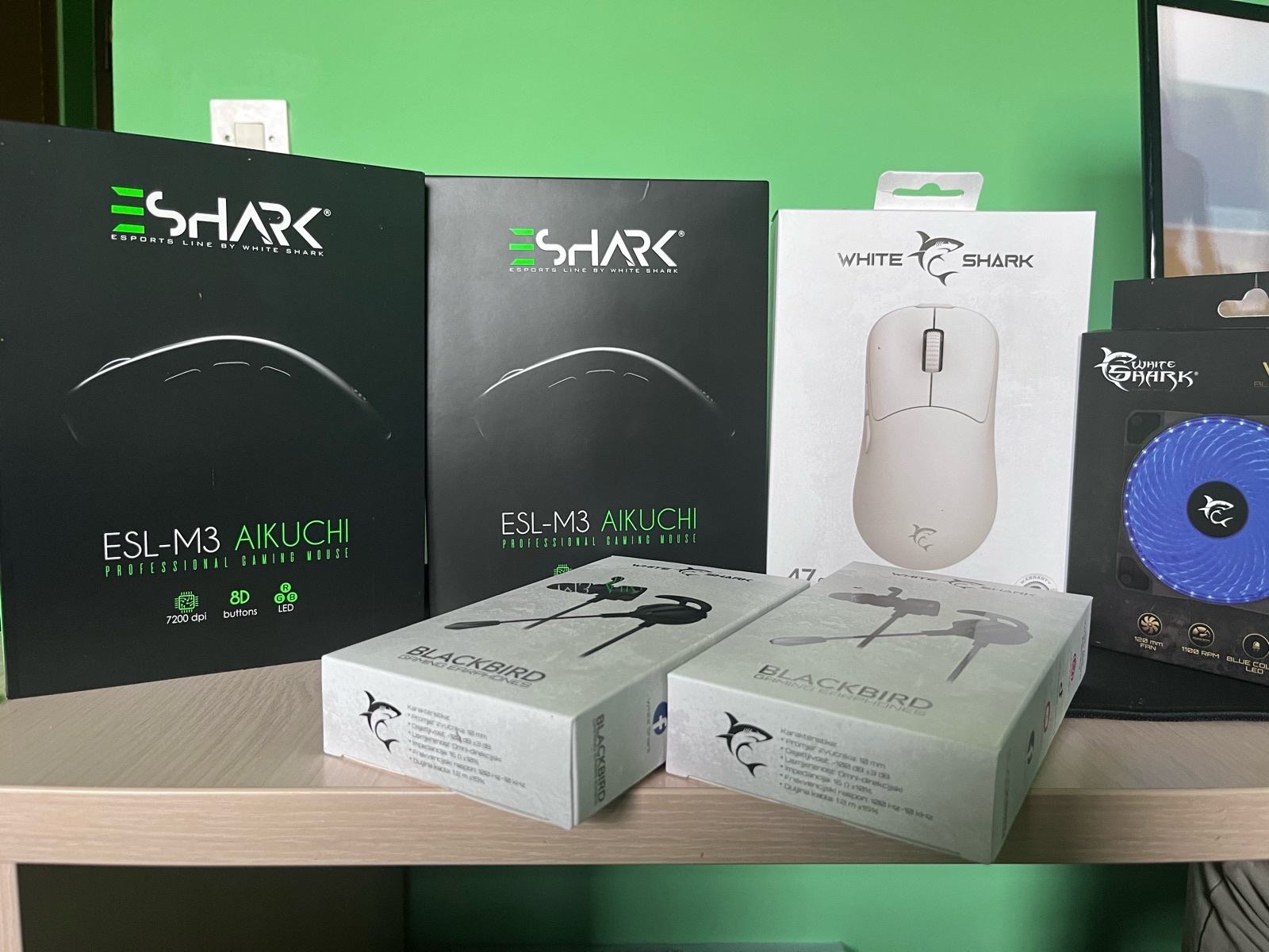 White shark gaming set