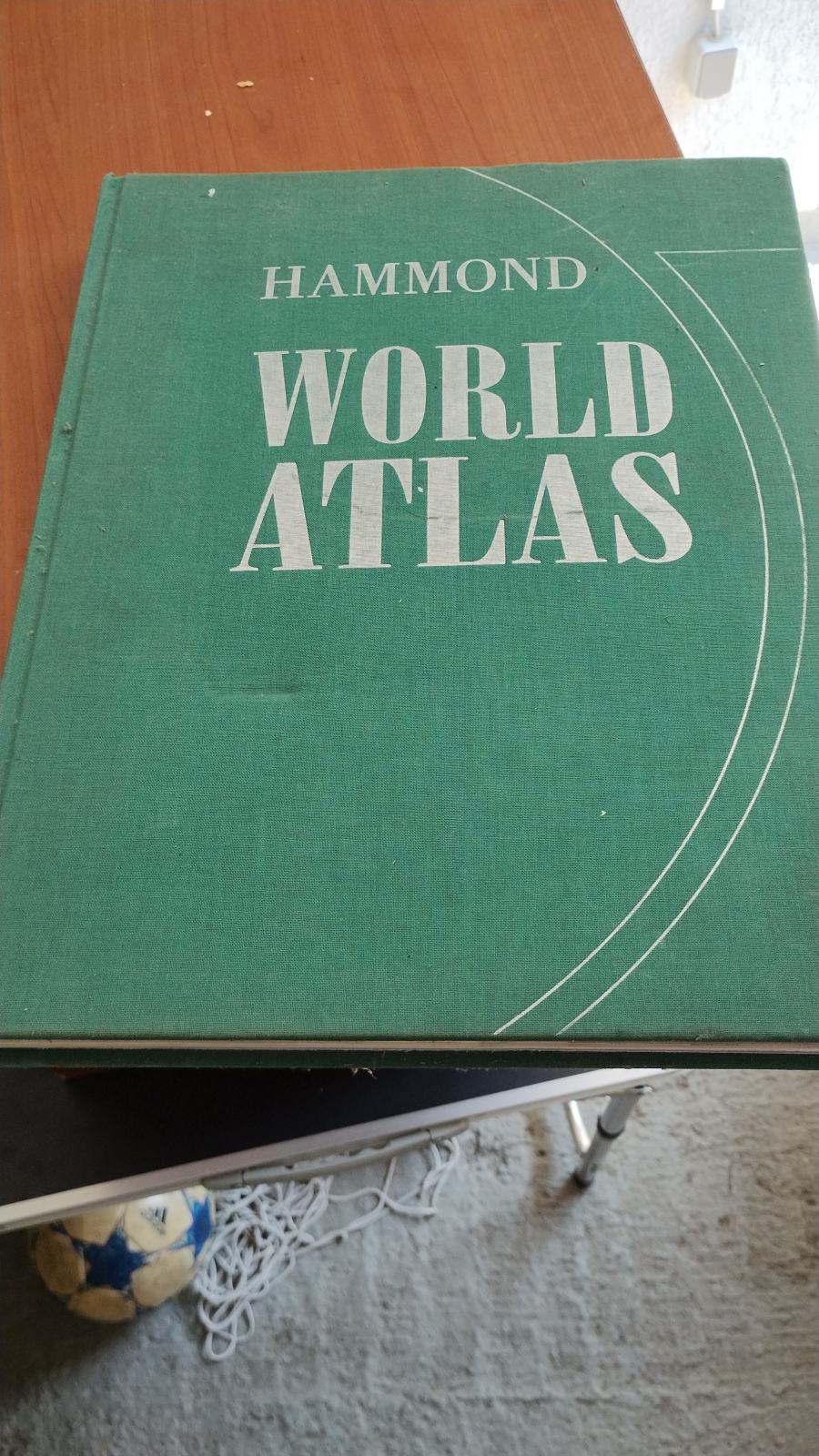 HAMMOND WORLD ATLAS - OČUVANA KNJIGA
