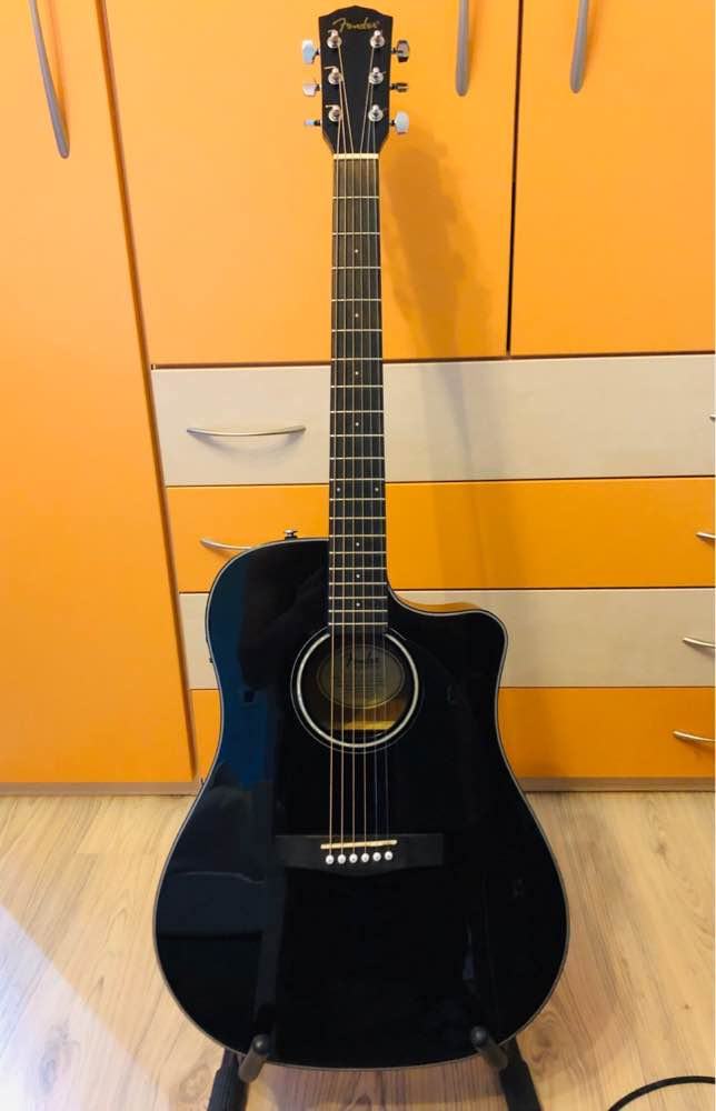 Akustična gitara Fender