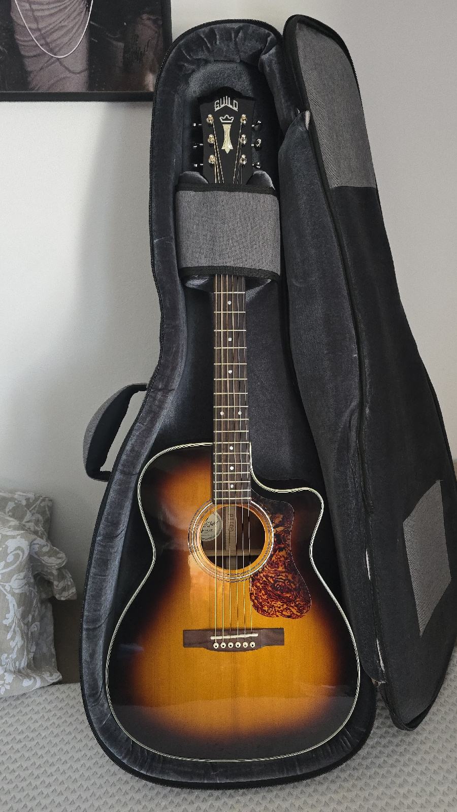 Akustična gitara GUILD OM-140 Sunburst