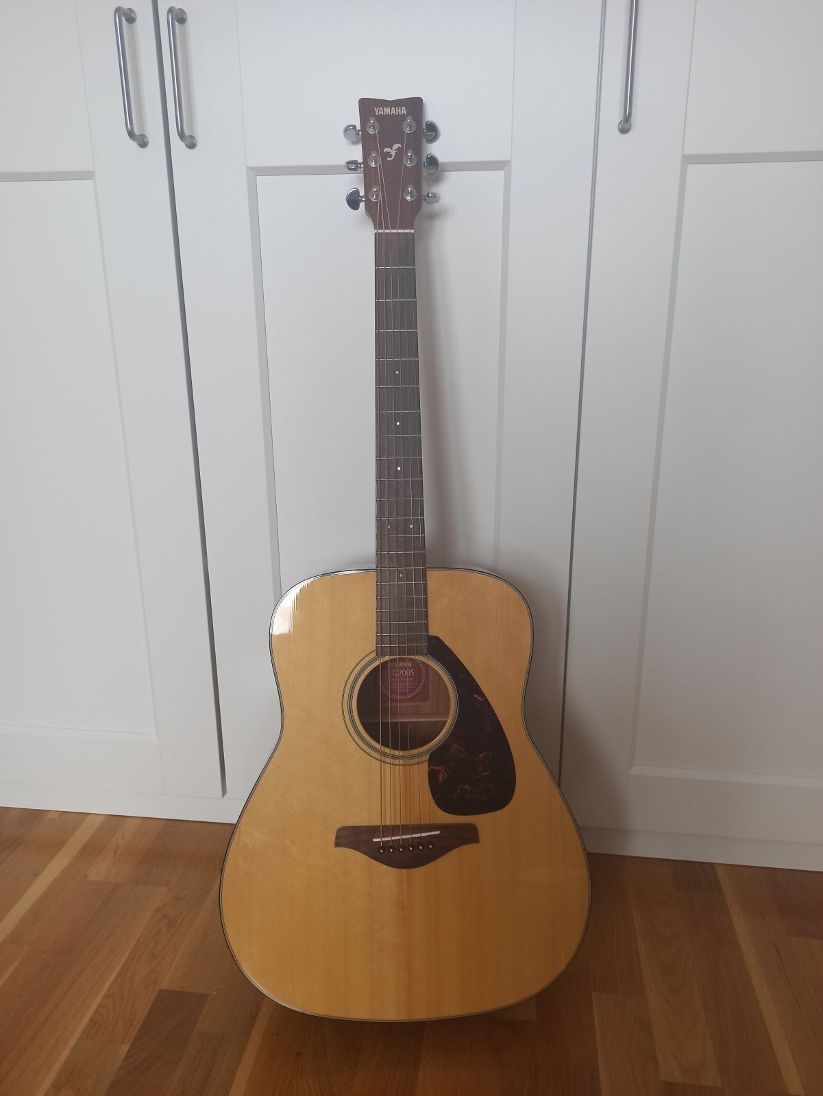Yamaha FG700s