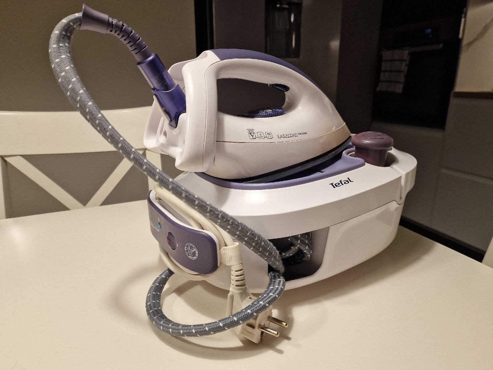 Parna postaja Tefal GV5150, 4 bara, 90 g/mn, 30 eura.