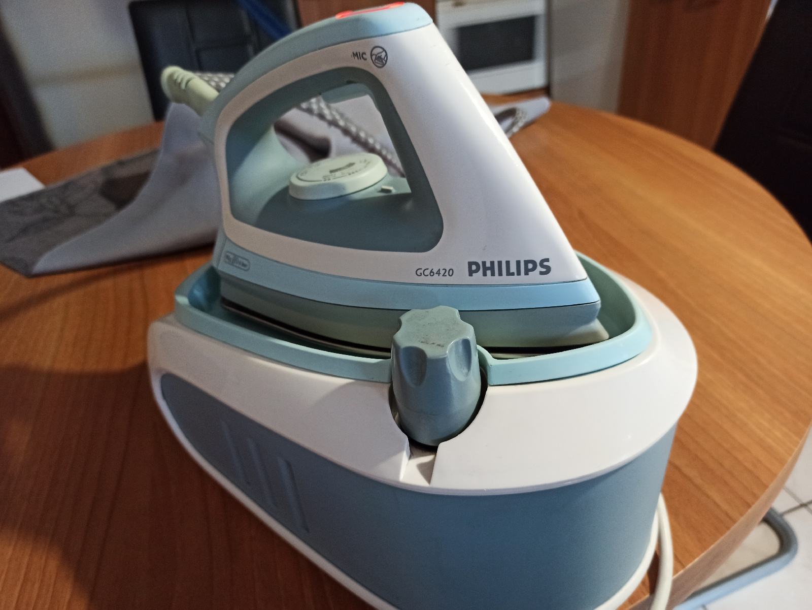 Philips parna postaja 90 g 4 bara udar pare