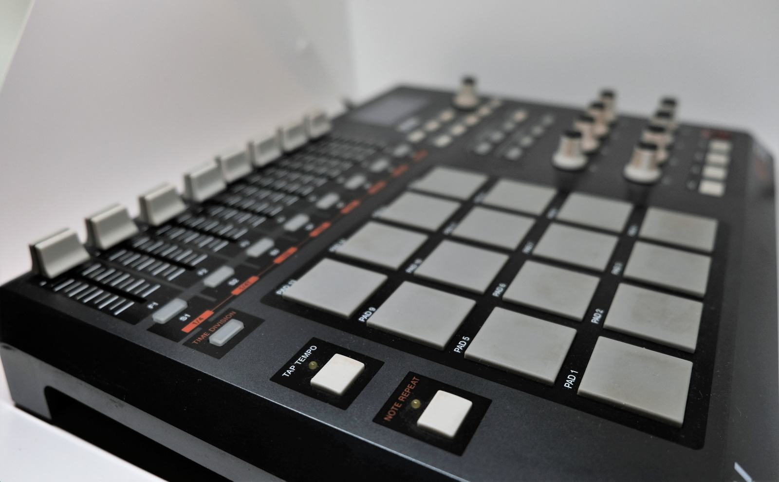 AKAI MPD 32 USB/MIDI kontroler