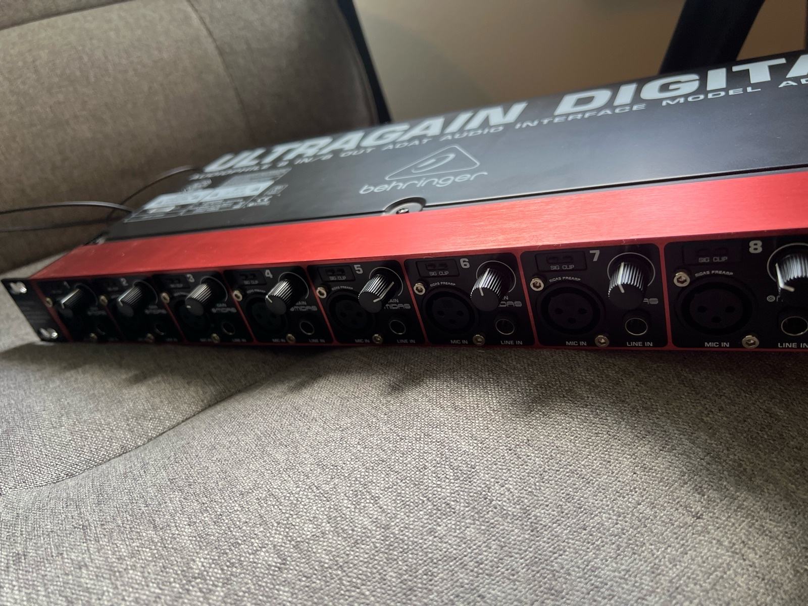 Behringer ADA8200