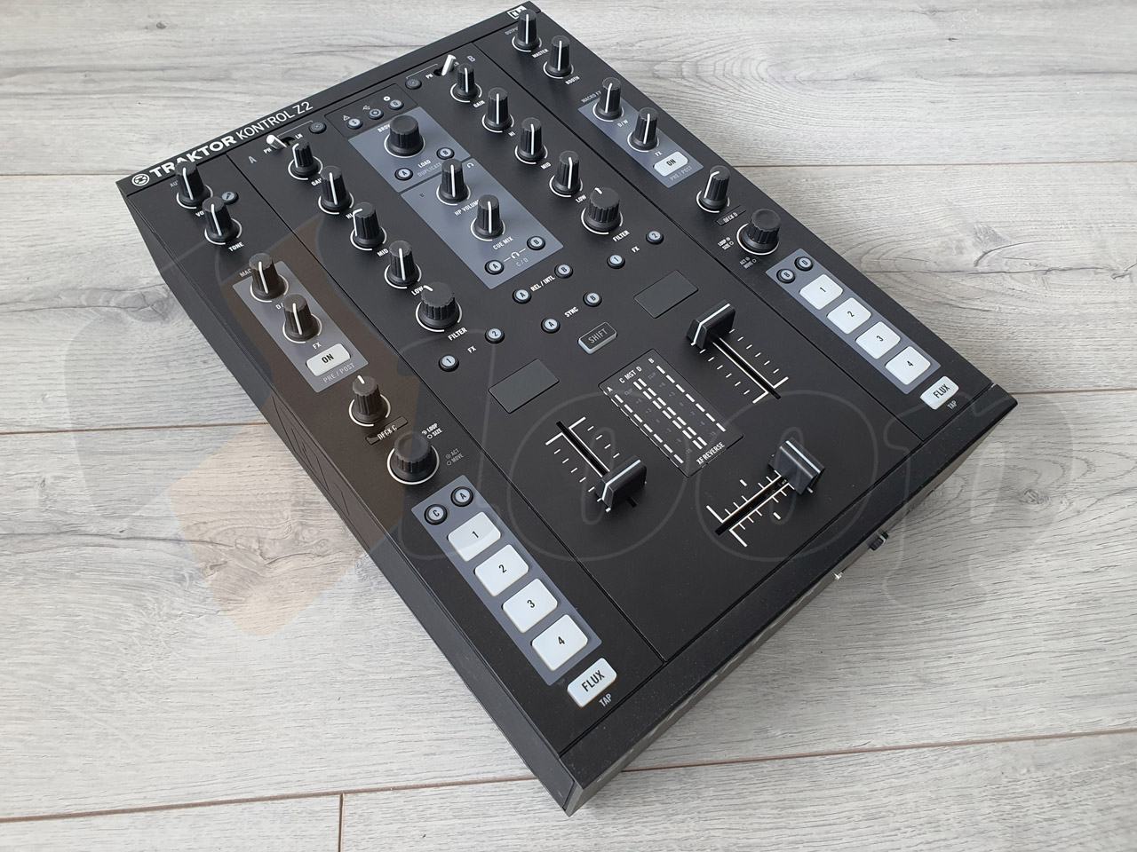 Native Instruments Traktor Kontrol Z2 DJ mix pult