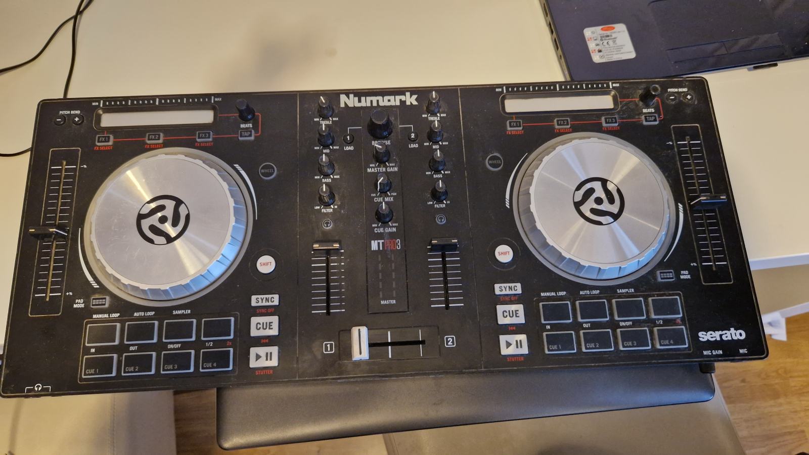 Numark mixtrack pro 3