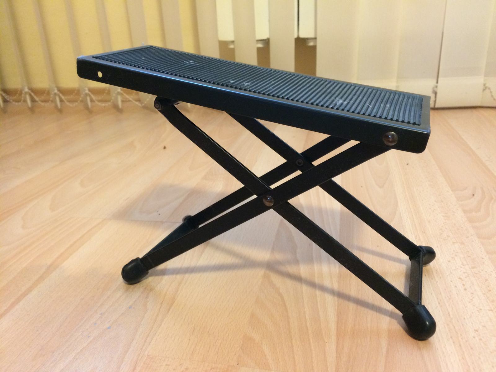 Stalak za nogu gitara