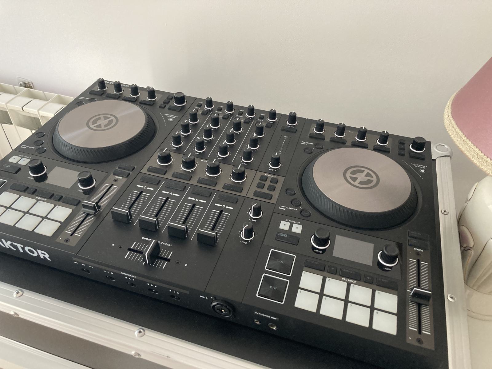 Traktor S4 MK3 DJ kontroler + Case (kofer)