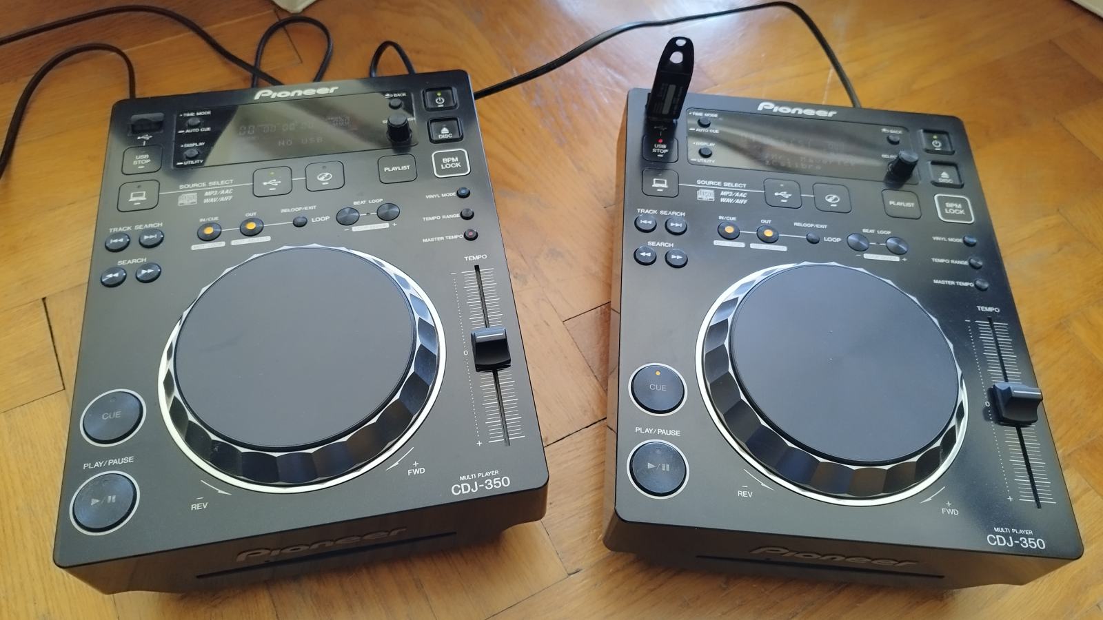 Pioneer CDJ 350 ×2