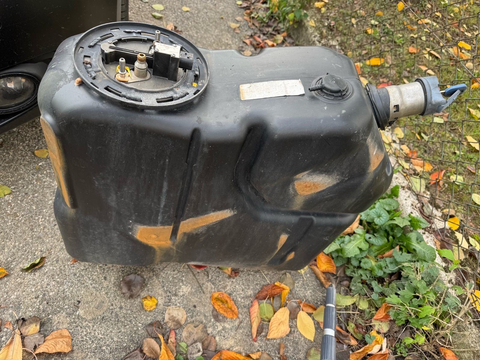 AdBlue pumpa i tank Mercedes Actros 1843 Euro 6 (OM471) – ispravno