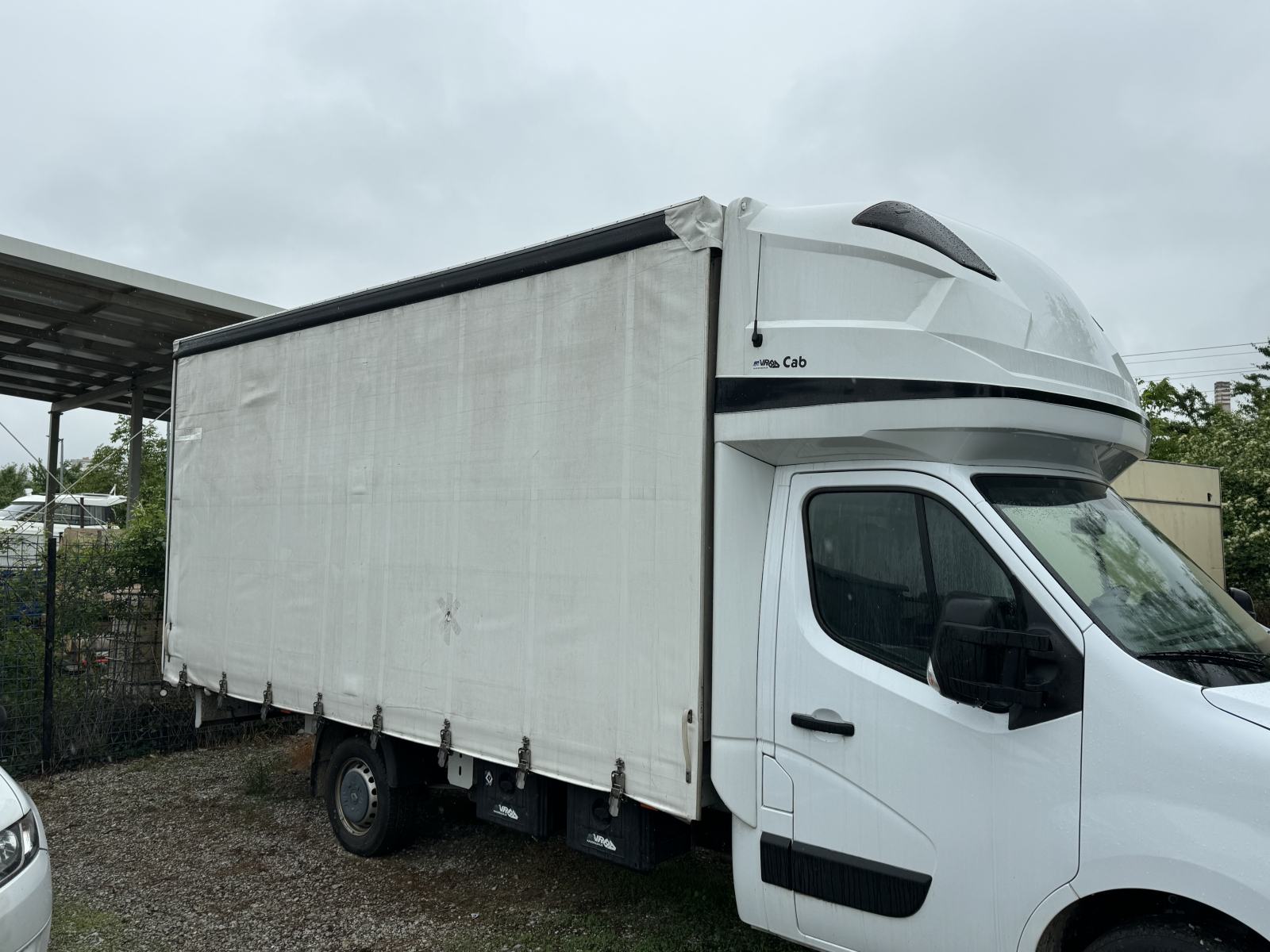 Cerada s aluminijskom konstrukcijom za kamion bila na Renault Master